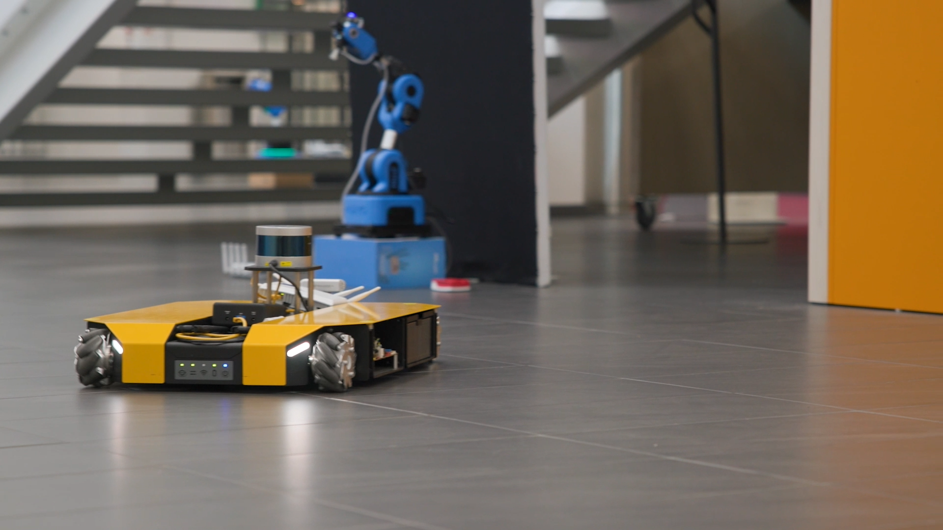 Industrial Collaboration Enhanced: Mobile and Arm Robots in 5G-Powered ...